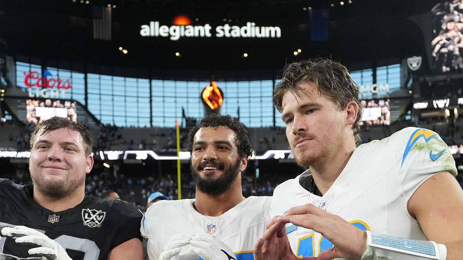 Oregon quarterbacks in NFL get big injury, coach updates