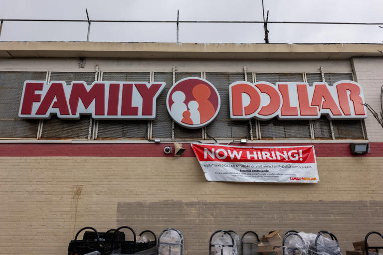 Discount store closes hundreds of locations across US