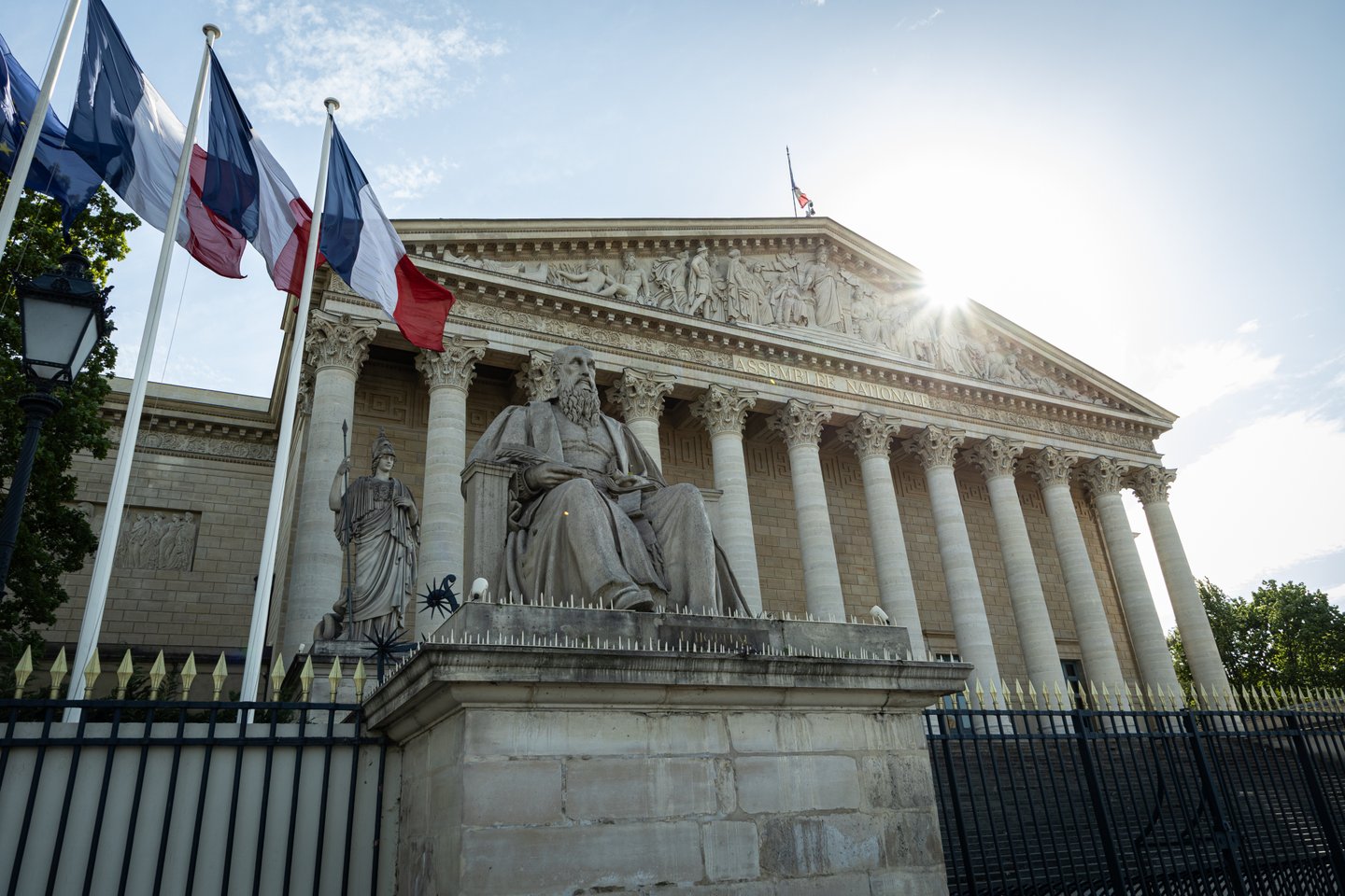 França revoga lei de 1685 que definia escravos como "bens"