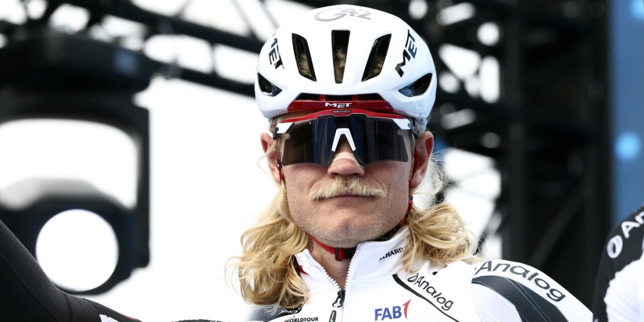 Julius Johansen wint proloog Boucles de la Mayenne bij rentree Olav Kooij