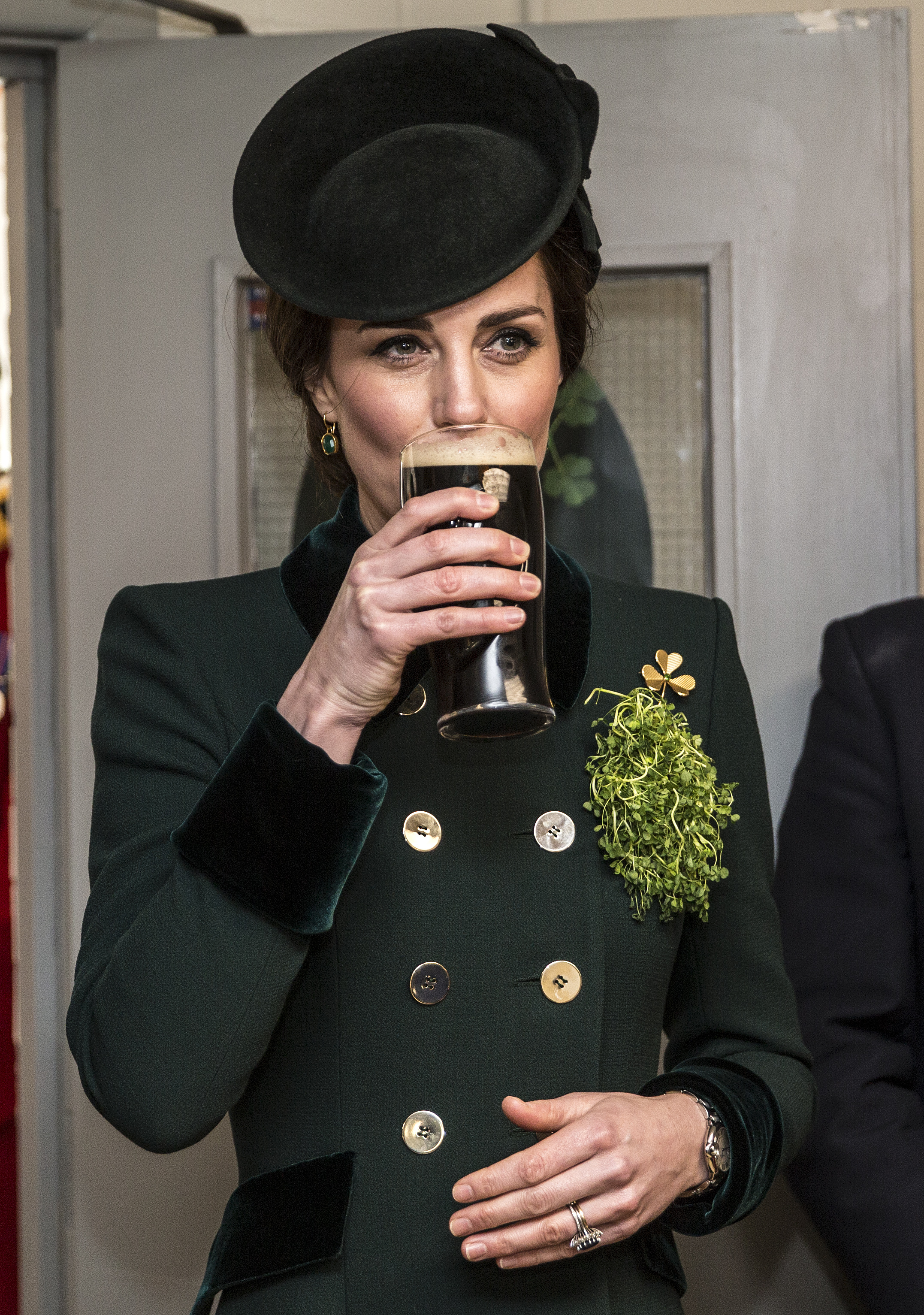 Royal family member divulges Kate Middleton’s favorite drinking game ...