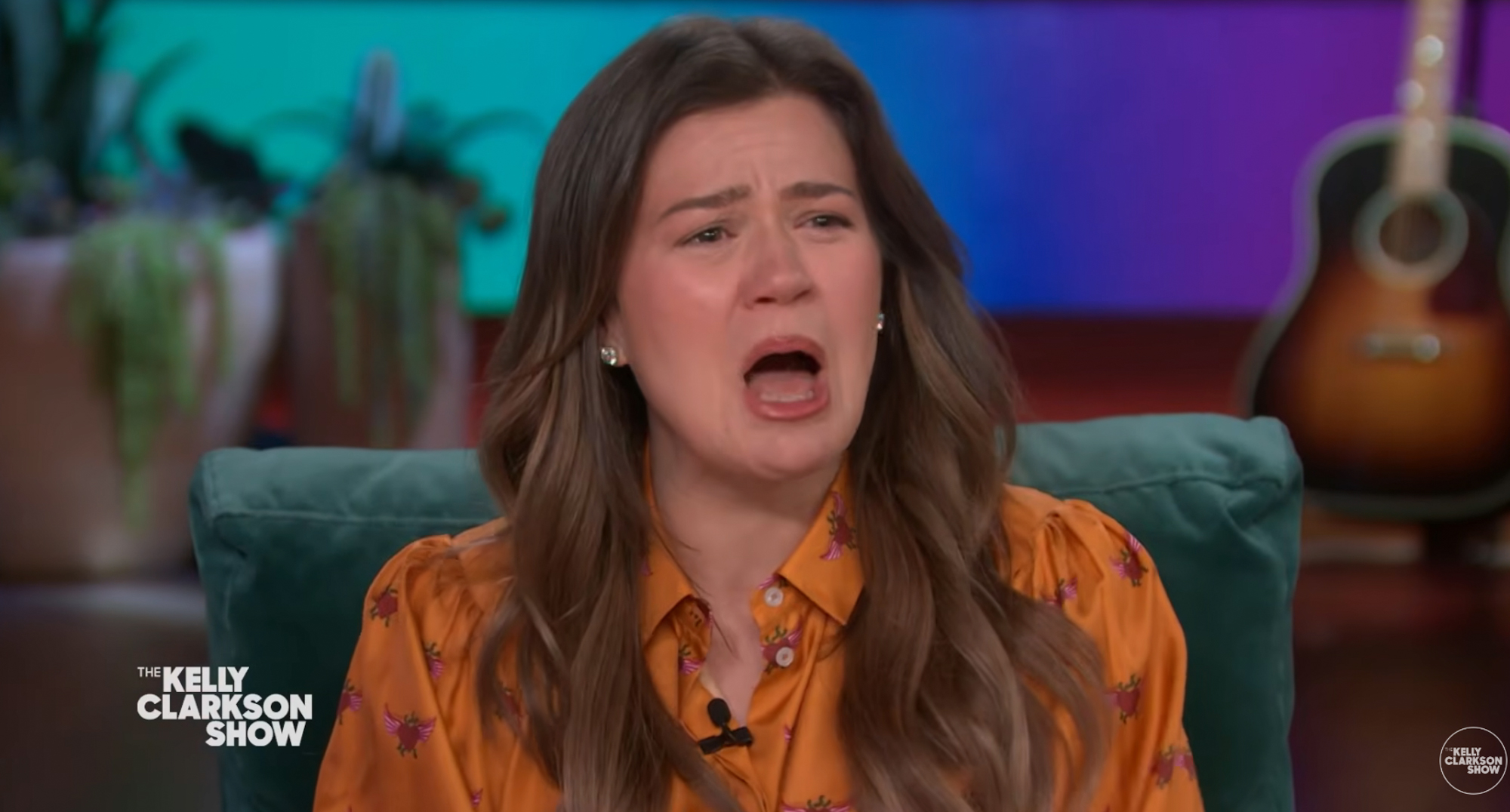 Kelly Clarkson cries discussing end of talk show in emotional interview