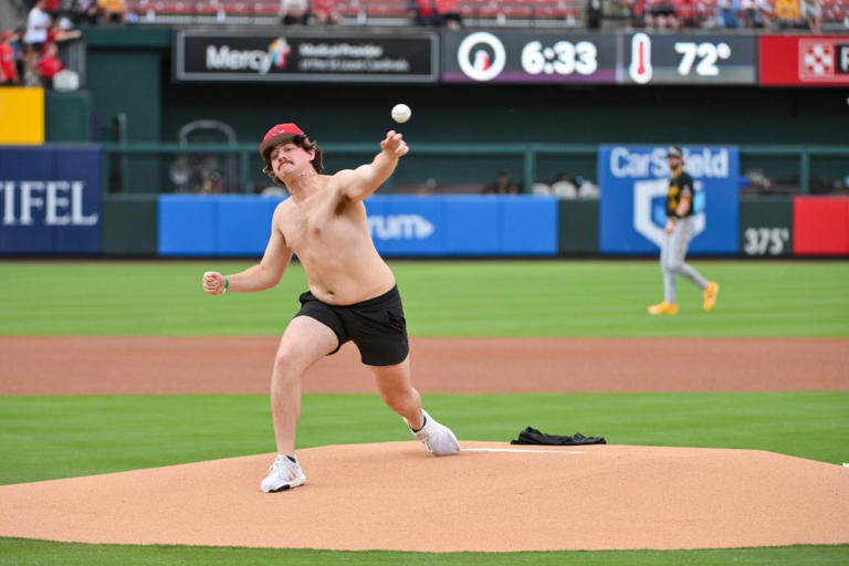 Tarps off: How shirtless fans took over MLB