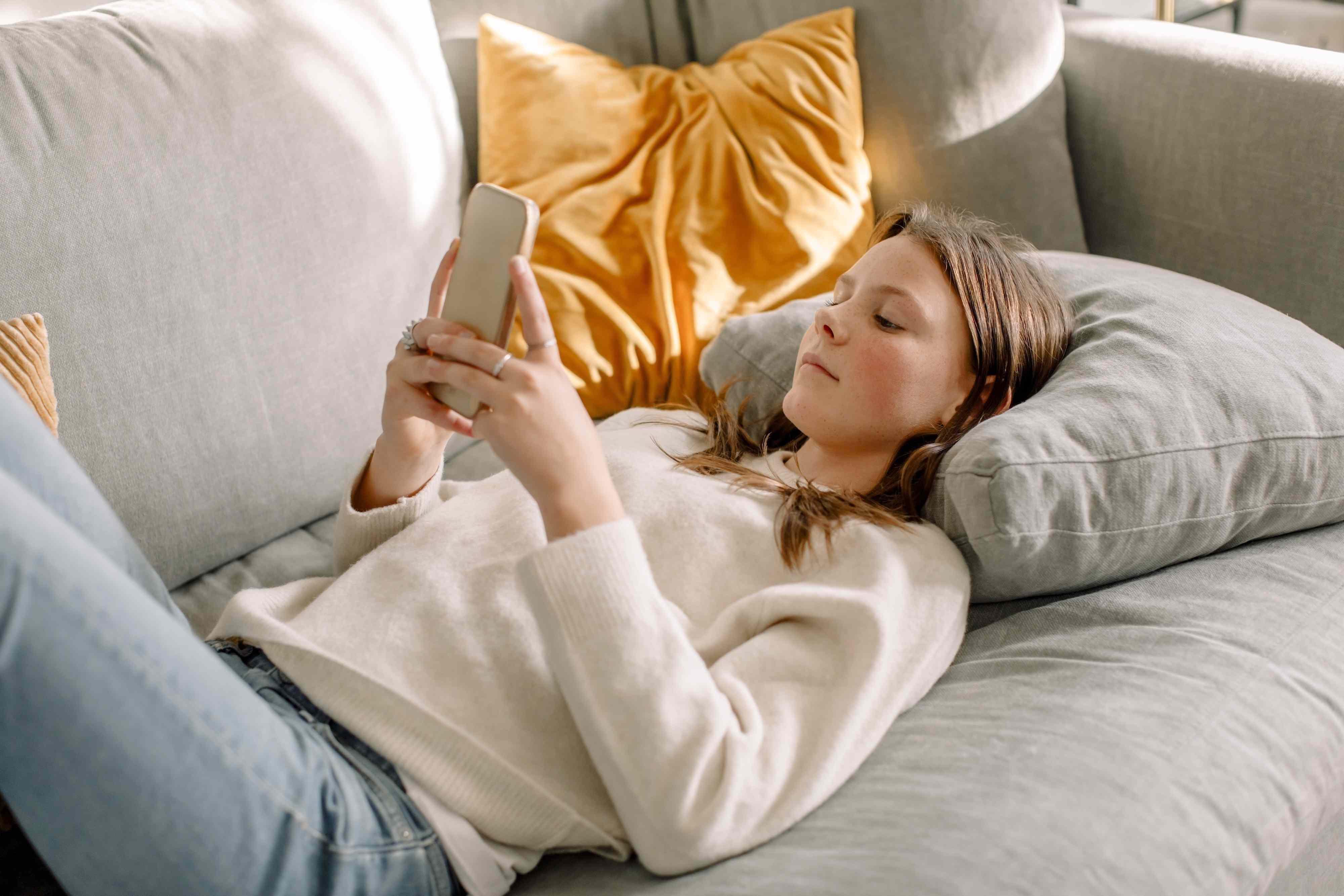 Is your teen ready to stay home alone? What experts and state laws say