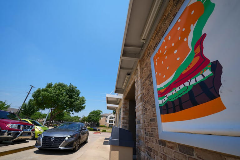 Burger lovers everywhere can celebrate National Burger Day with these deals