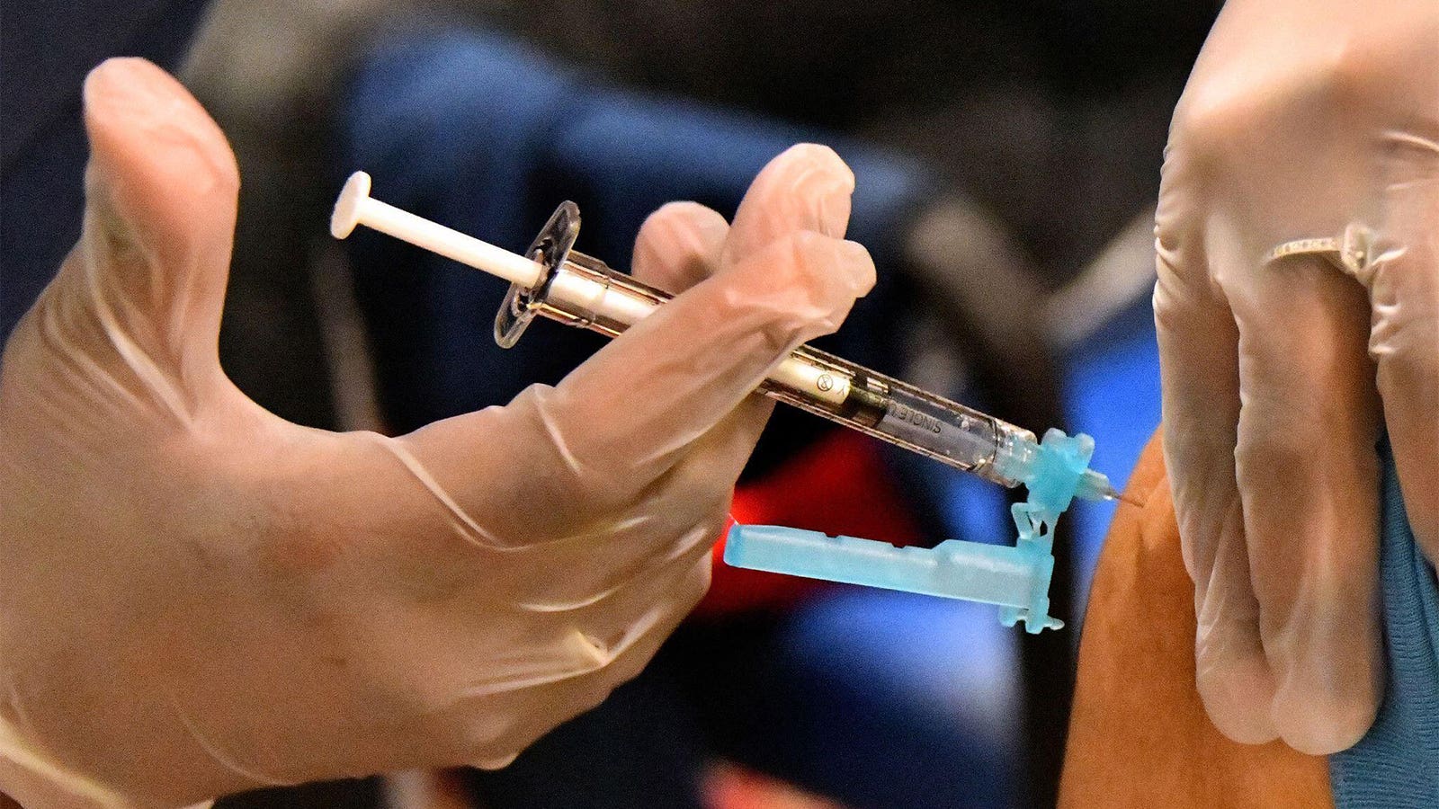 FDA panel backs new COVID vaccines aimed at dominant strain