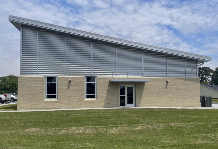 Ribbon cutting ceremony for Beaufort CCC’s Cayton Aurora Center