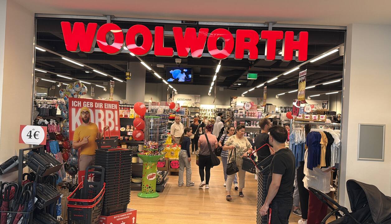 Woolworth-Filiale in Weidenau eröffnet