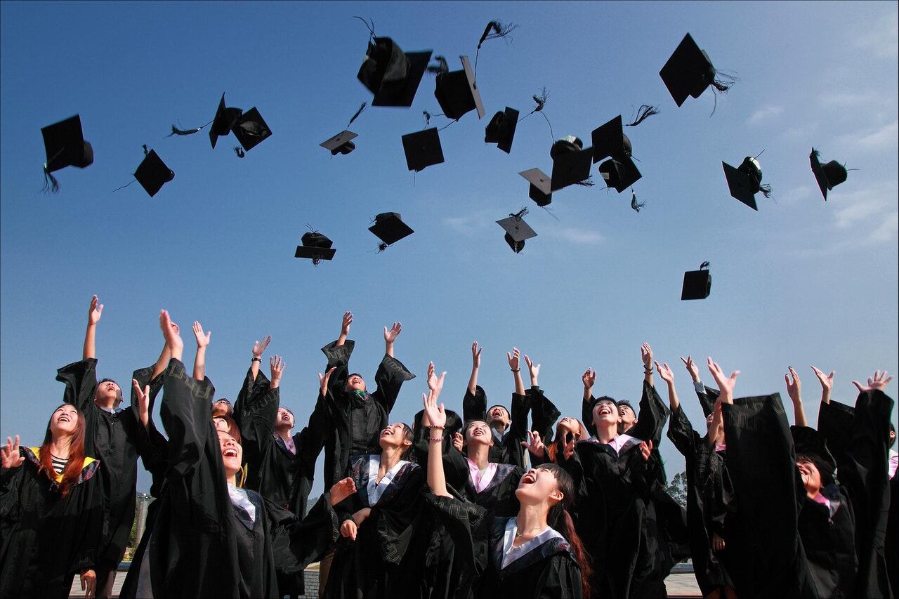 Renowned fashion designer to address SCAD’s largest graduating class in ...