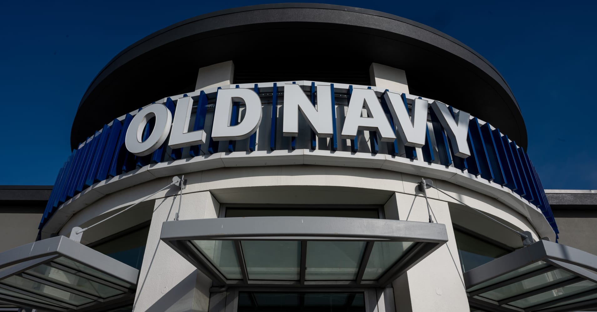 Gap cuts guidance after sales at Old Navy miss expectations