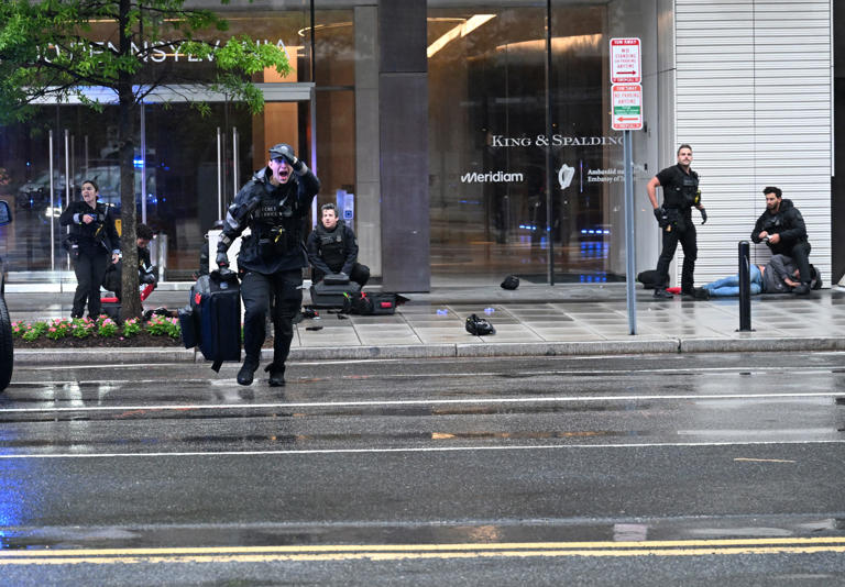 Bystander shot near White House is Army soldier with 'severe injuries ...