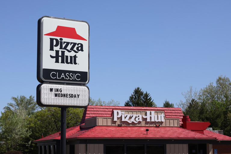 Iron Mountain Pizza Hut brings back nostalgic dining experience