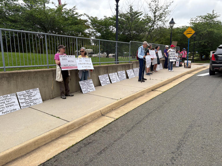 Fairfax courthouse protest targets ICE policies after Virginia mask law ...