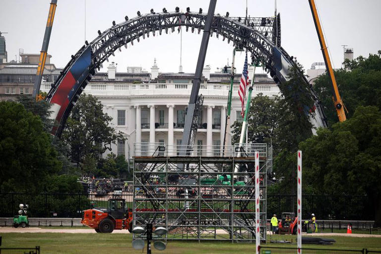 Why is Donald Trump building a 'cage' on South Lawn? White House ...