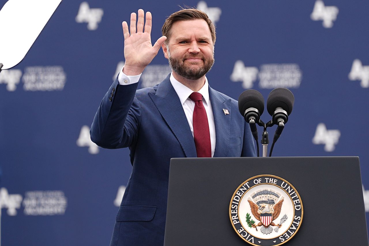 JD Vance tells US Air Force grads they can't boo his commencement ...