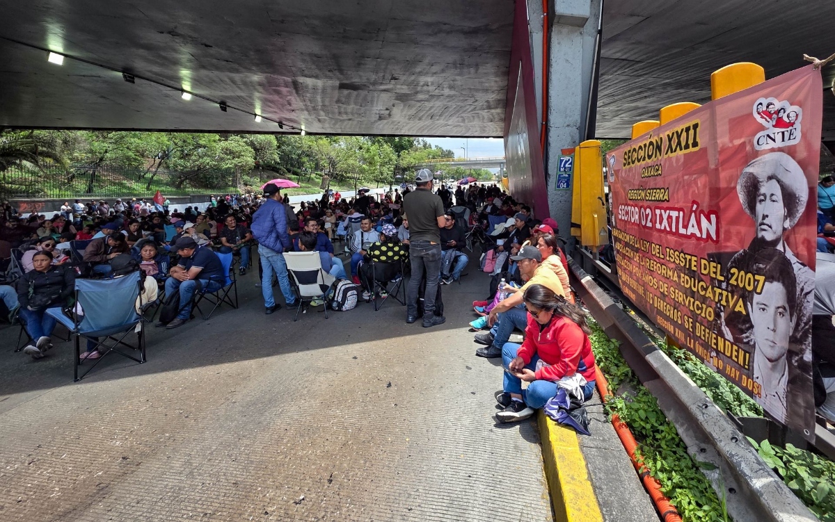 CNTE bloqueó Circuito Interior a la altura de Reforma por dos horas