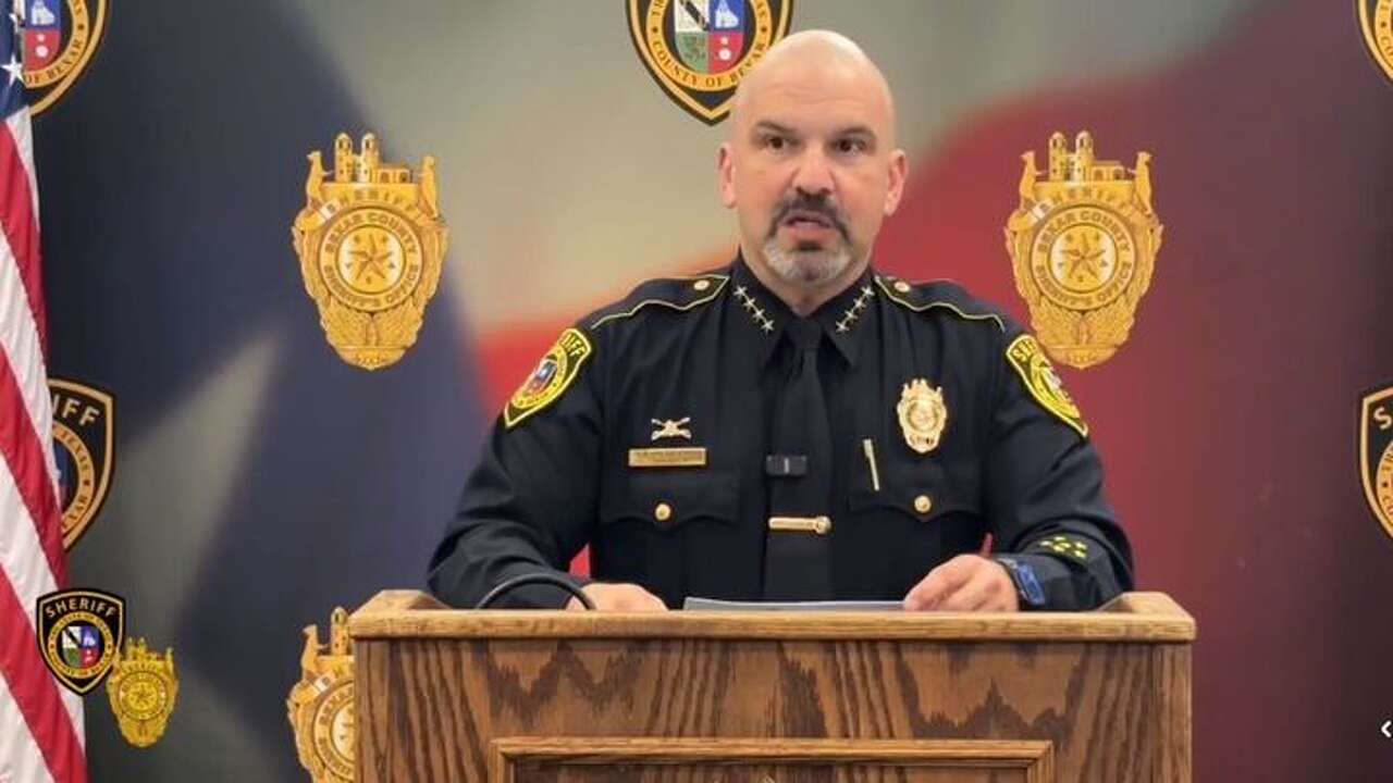 Man arrested after trying to meet with undercover agent posing as teen ...