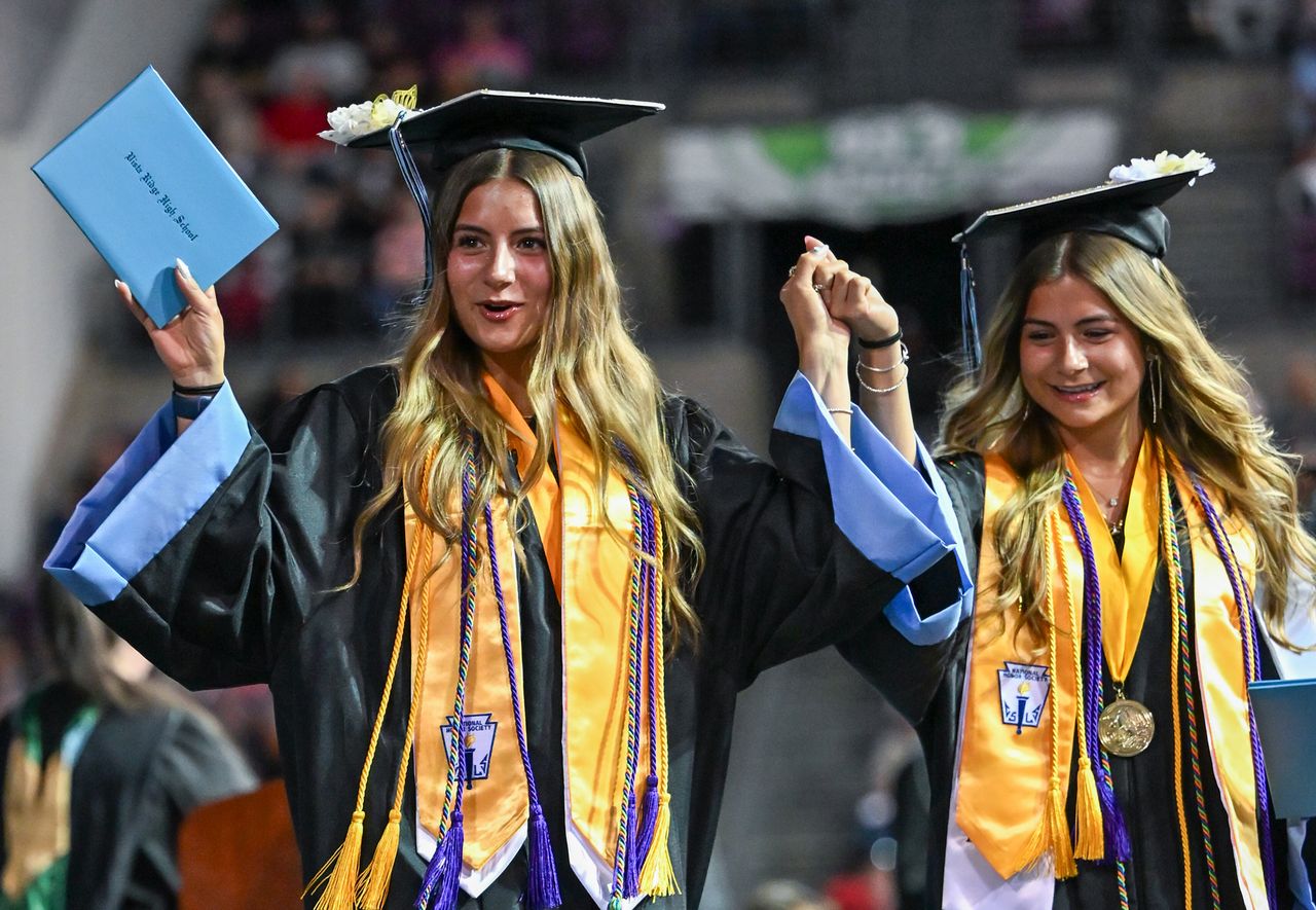 Identical twins both wanted to be valedictorian, but salutatorian says ...