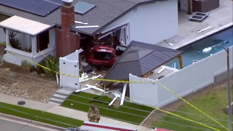 Car crashes into Clairemont home injuring two people