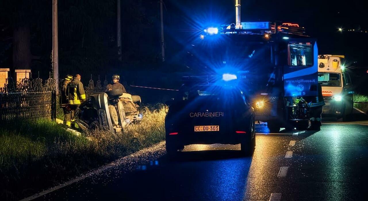 Esce di strada, si schianta nel fosso e muore lungo via Castellana ad Asolo