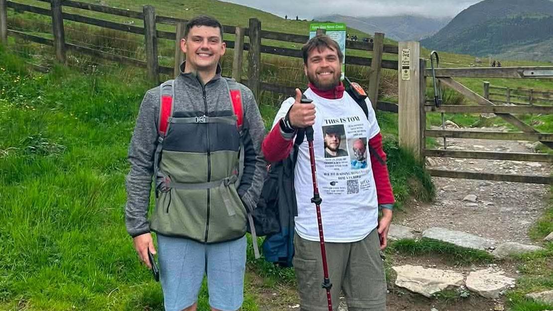 Charity hikers 'really angry' at being booed for dodging queues at Yr ...