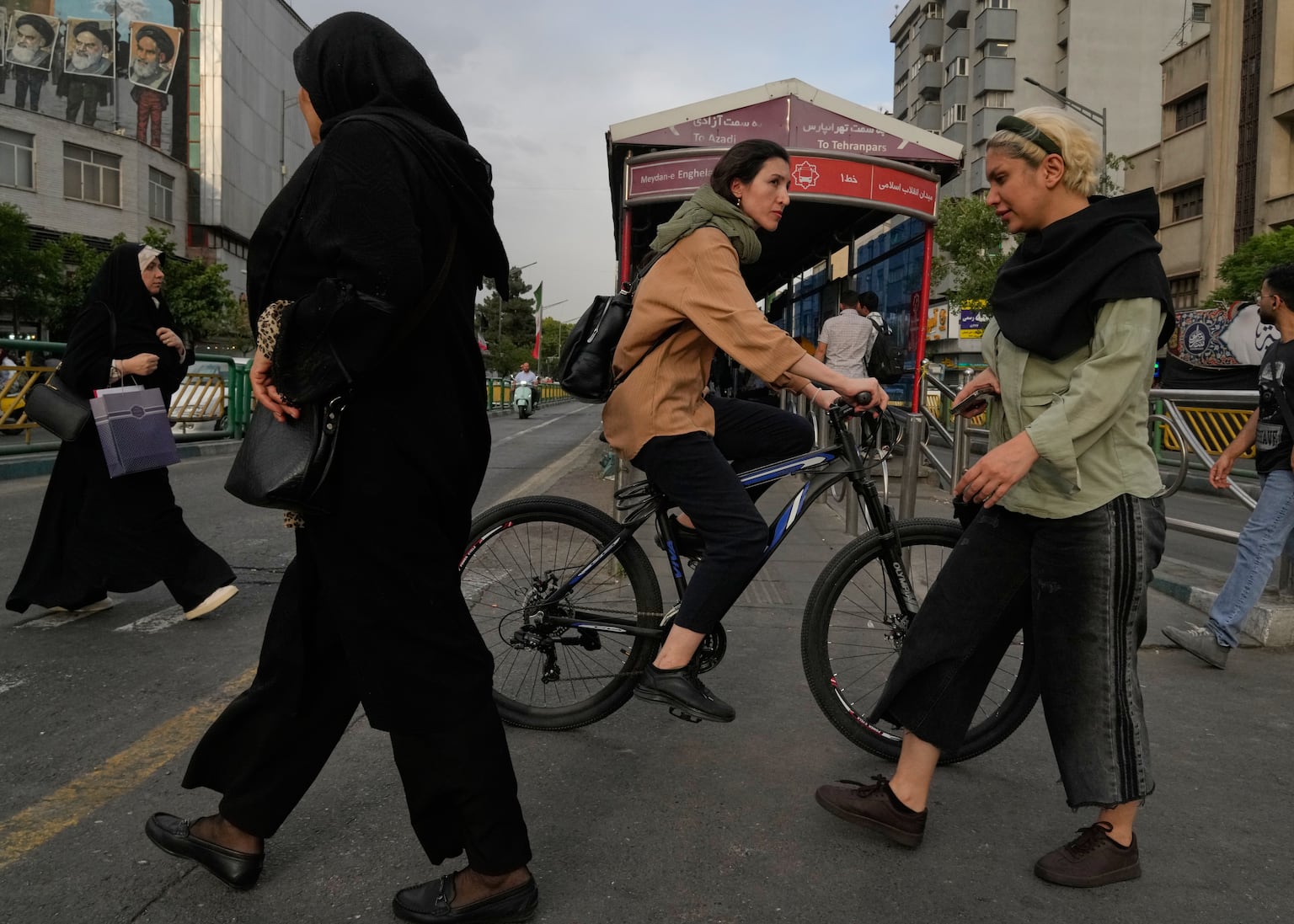 US and Iranian negotiators reach tentative deal to extend ceasefire ...