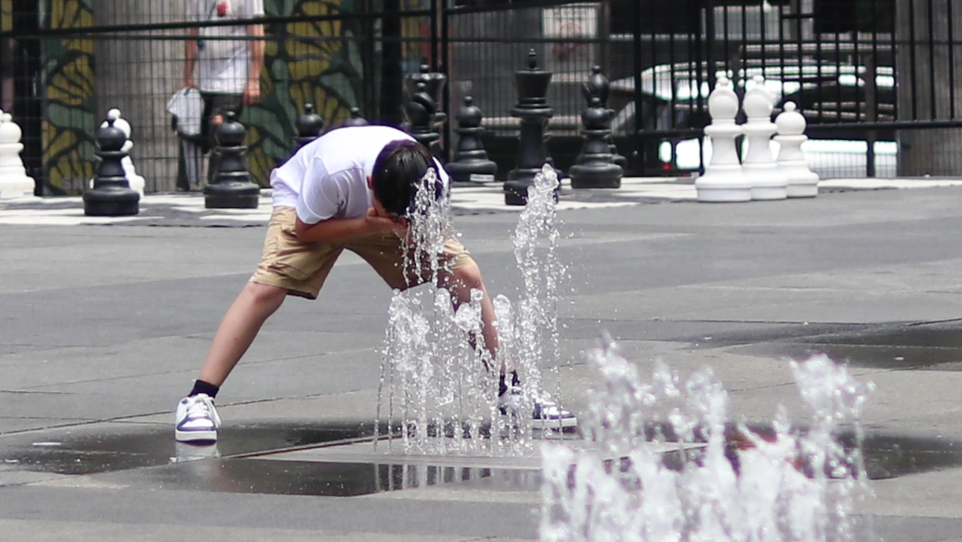Toronto expands heat relief plan after record warnings