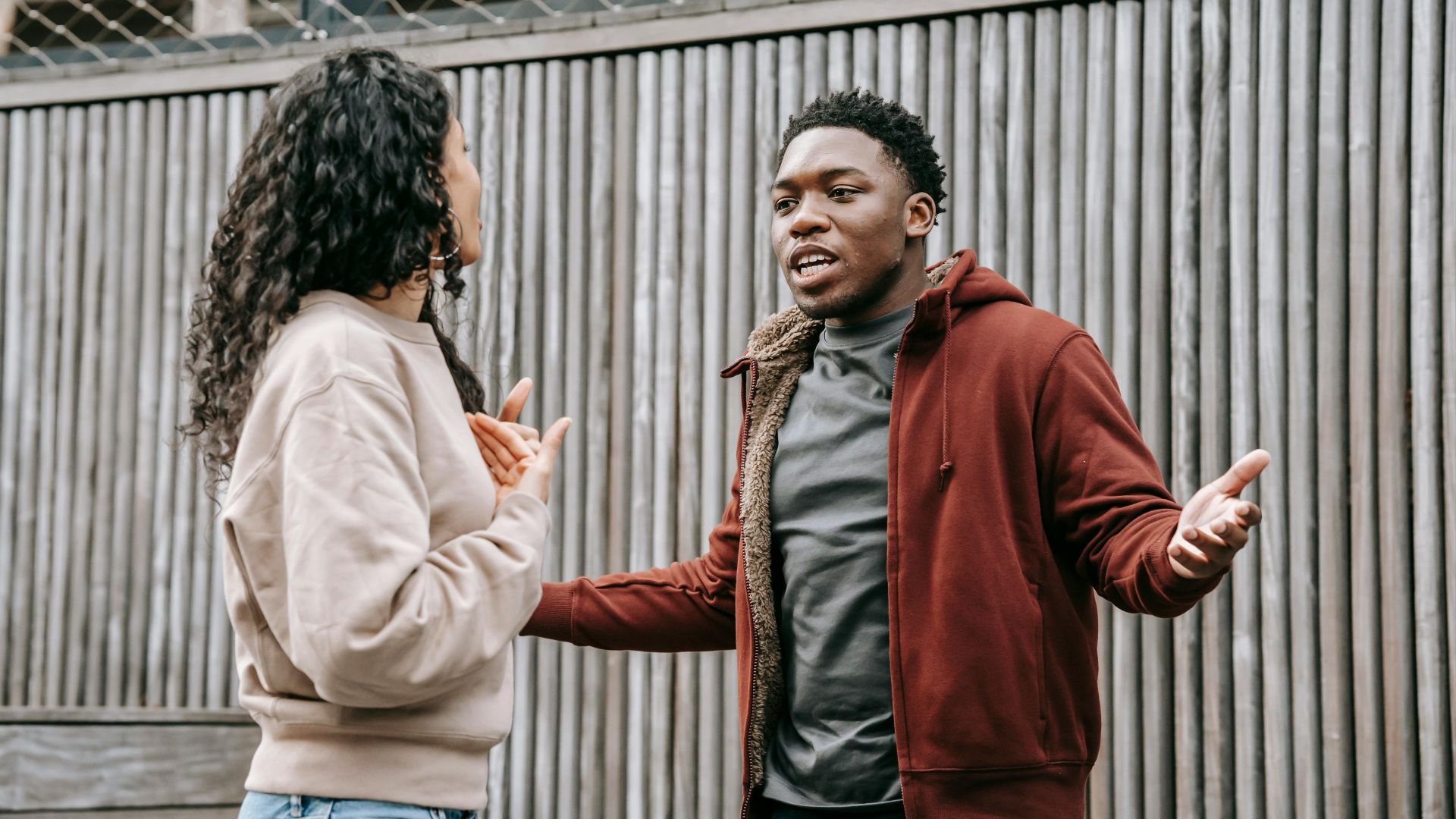 10 conversation habits that make you sound dull & 10 that make you magnetic