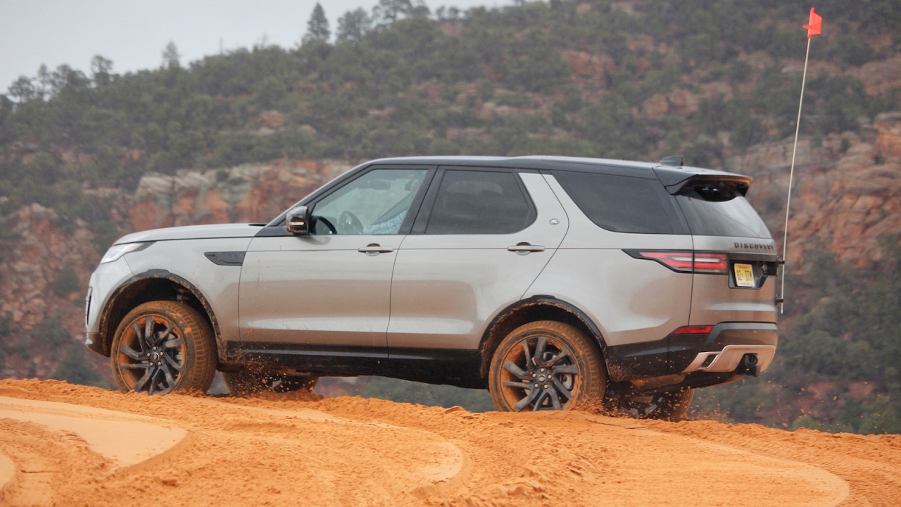 2017 Land Rover Discovery vs. sand dunes
