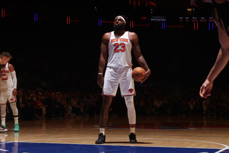 Mitchell Robinson suffers broken pinky in big Knicks NBA Finals worry