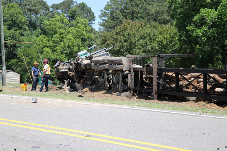 22-year-old driver dies after logging truck crash in Prince George