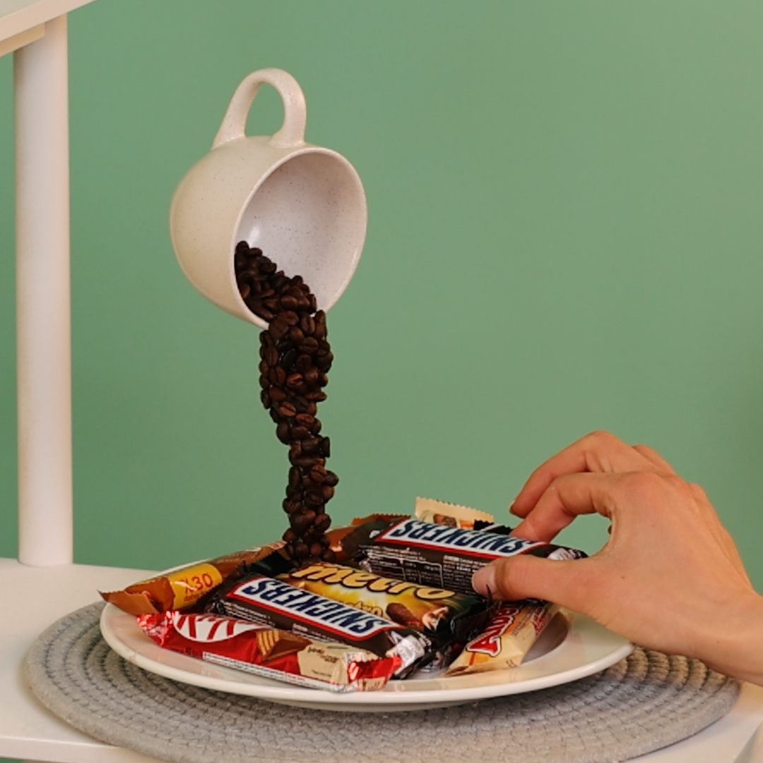 Fusion de café et de bonbons avec l'astuce de la tasse flottante ☕🍭