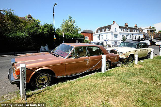 Parking wars erupts after 'selfish' Rolls Royce owner leaves cars ...