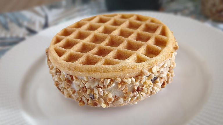 Avevo due pancake avanzati e ci ho fatto un gelato keto