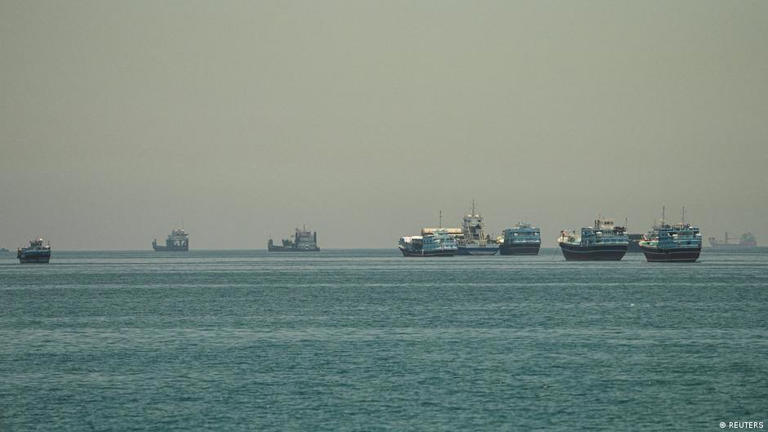 Hormuz, Suez, Panama: Why one can't charge shipping fees