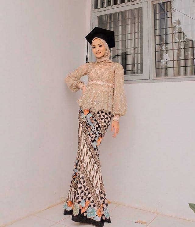 9 kebaya wisuda modern hijab yang menawan, bisa jadi inspirasi