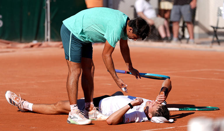 Heatwave wreaks havoc on French Open as Sinner suffers shock exit