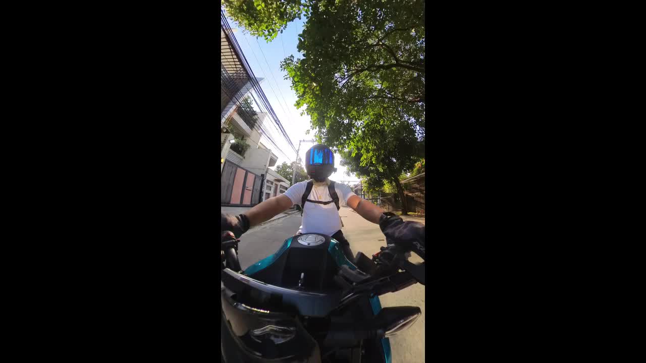 Tricycle caught on camera scratching car as it squeezes through gap
