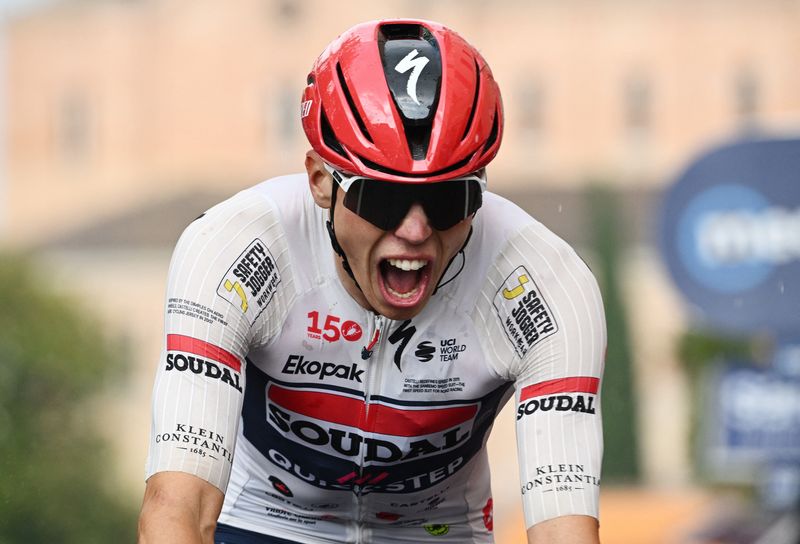 Cycling-Magnier sprints to third win of Giro, Vingegaard stays in pink