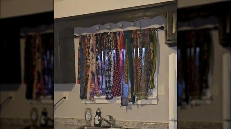 No more boring blinds: A beautiful, more unique way to cover kitchen ...