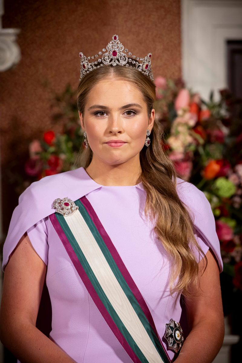 Princess Amalia dusts off Queen Máxima’s jewelry box for the German ...