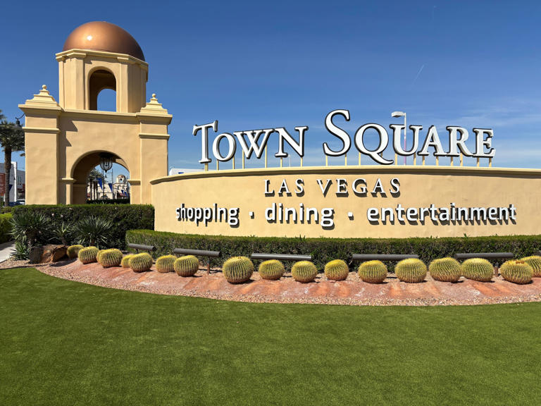 Dinosaur Outpost at Town Square hosting Dinosaur Day event