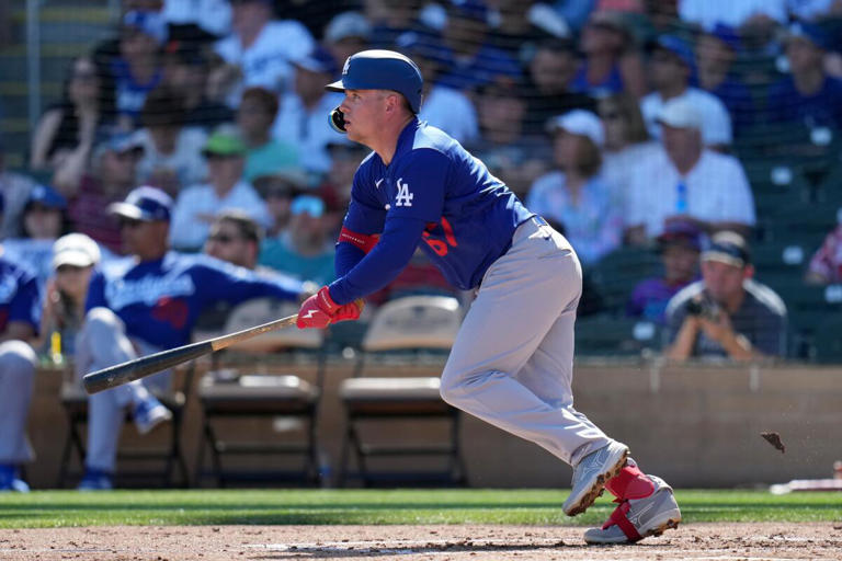 Dodgers calling up top prospect to replace veteran outfielder