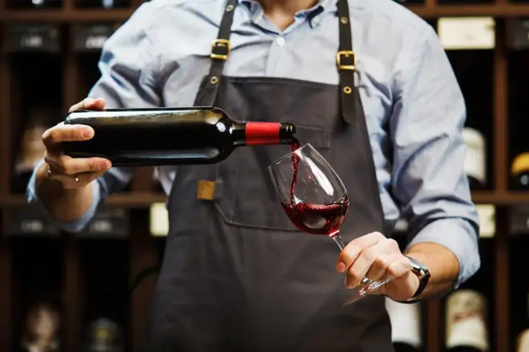 Quel tabù del vino al calice nell’alta ristorazione. Perché il fine ...