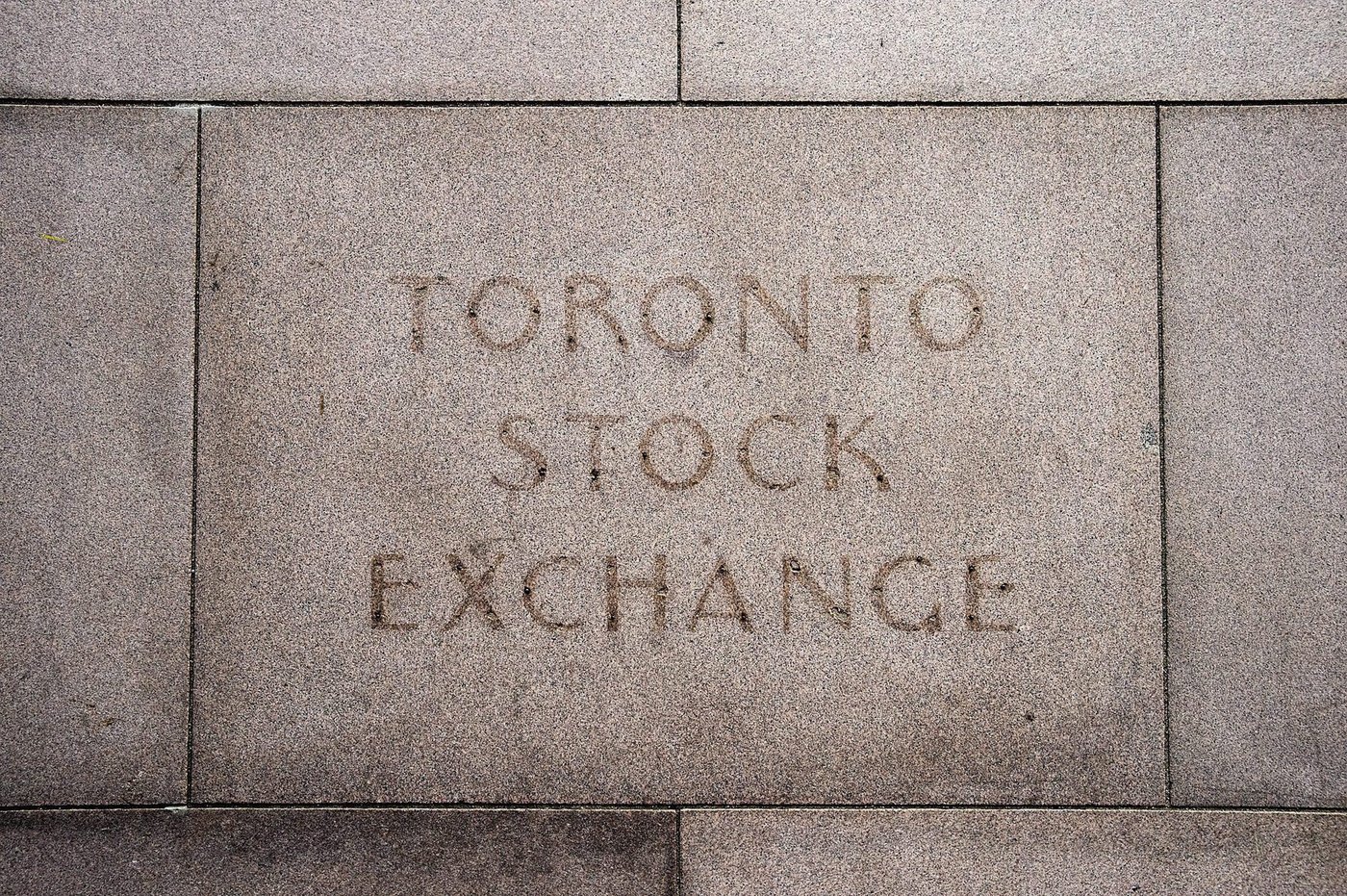 S&P/TSX composite up, US stock markets mixed in late-morning trading