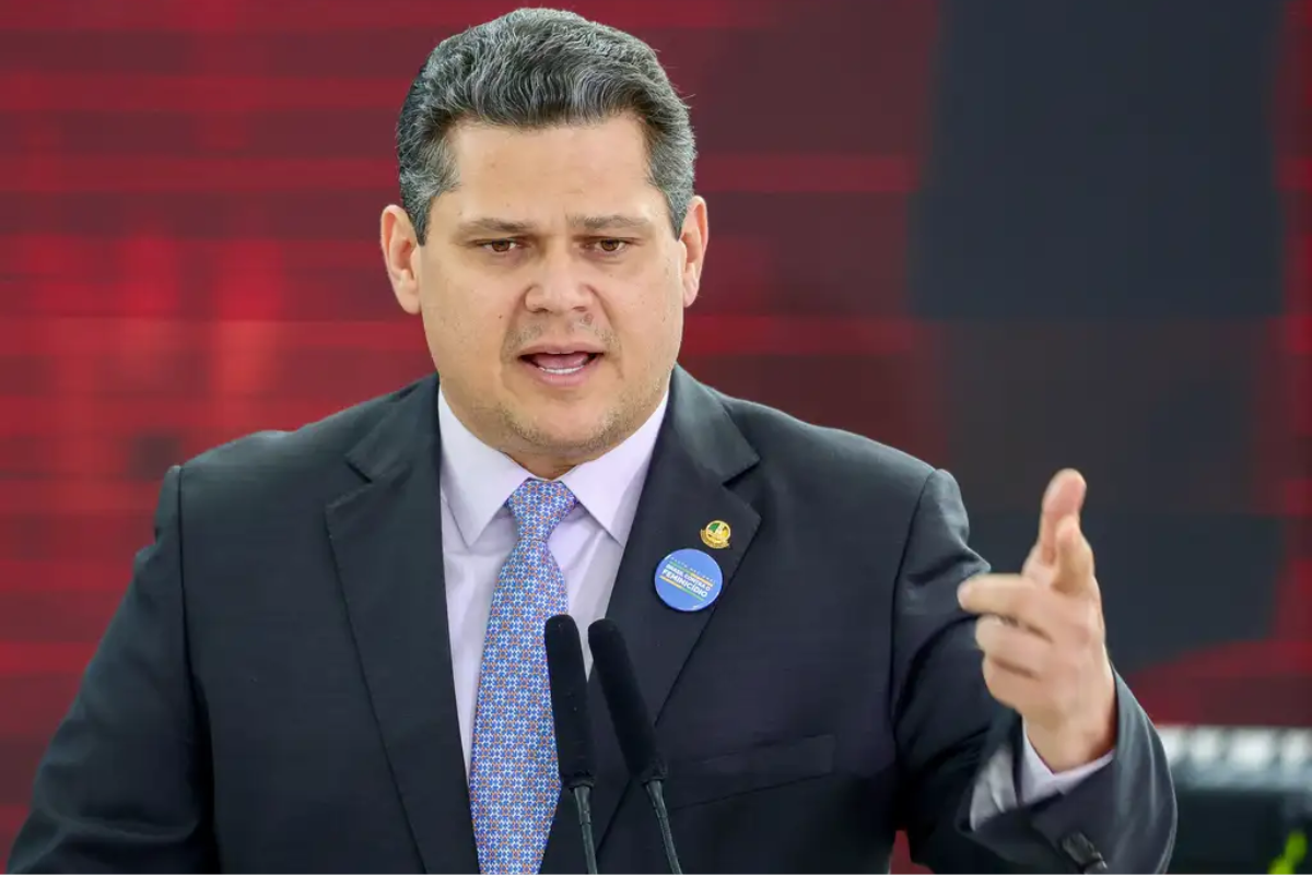 Davi Alcolumbre envia à CCJ PEC alternativa ao fim da escala 6×1