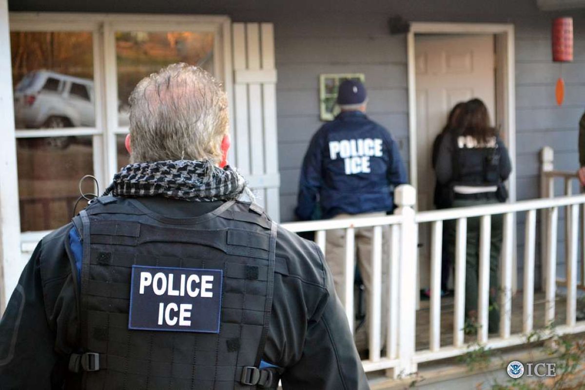 DOJ reportedly hunts down anonymous ICE critics on Reddit and X