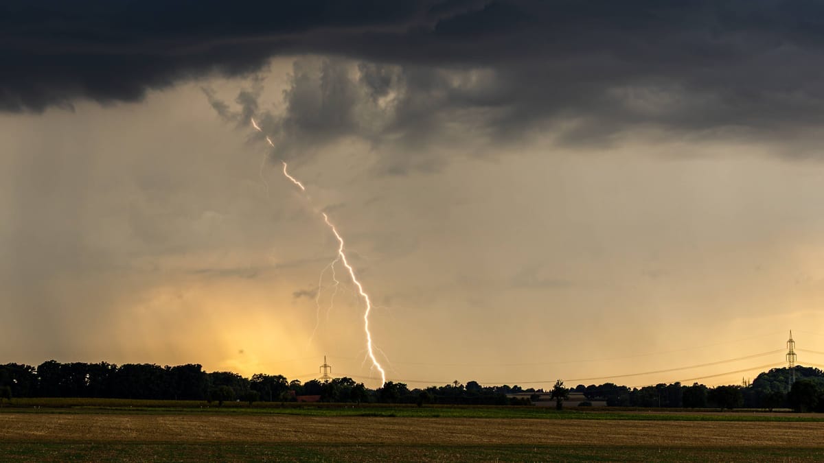 Bis 30 Liter Regen: Gewitterfront erreicht Region Bremen