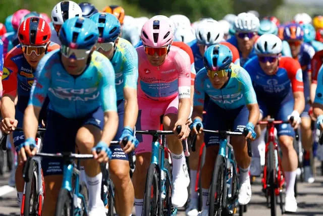 Egan Bernal va por todo en el desenlace del Giro de Italia: estas dos ...