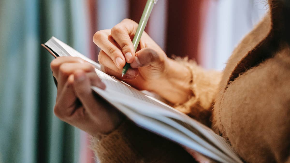 Sara Byworth is hiring a senior account executive in New York, NY